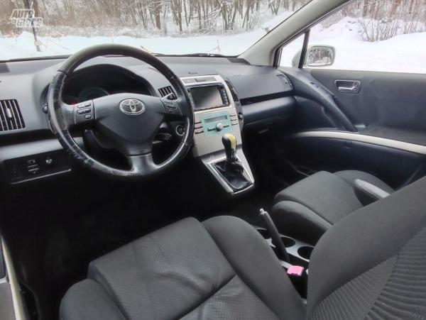Pelēks Toyota Corolla Verso 2006 Viļņa, ar dzinēja tilpumu 2.20 L un nobraukumu 196 tūkst. km par 1800 €, foto 7 vietnē AUTOMOTO.COM.LV