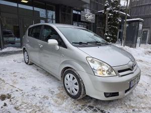 Pelēks Toyota Corolla Verso 2006 Viļņa, ar dzinēja tilpumu 2.23 L un nobraukumu 294 tūkst. km par 1850 €, foto 2 vietnē AUTOMOTO.COM.LV