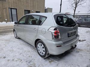Pelēks Toyota Corolla Verso 2006 Viļņa, ar dzinēja tilpumu 2.23 L un nobraukumu 294 tūkst. km par 1850 €, foto 4 vietnē AUTOMOTO.COM.LV