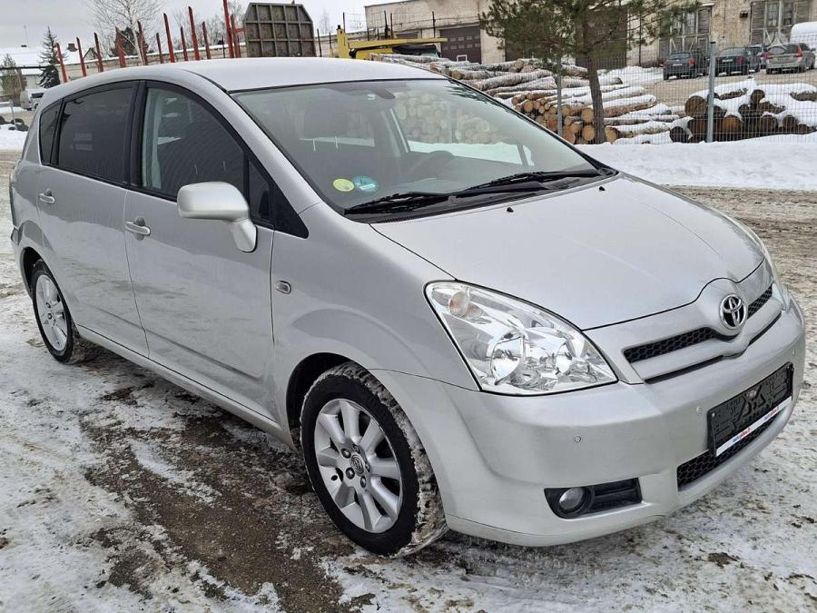 Grey Toyota Corolla Verso 2006 in Ukmerge, with an engine capacity of 1.80 L and mileage of 182 thousand km for 2950 €, photo 2 on AUTOMOTO.COM.LV