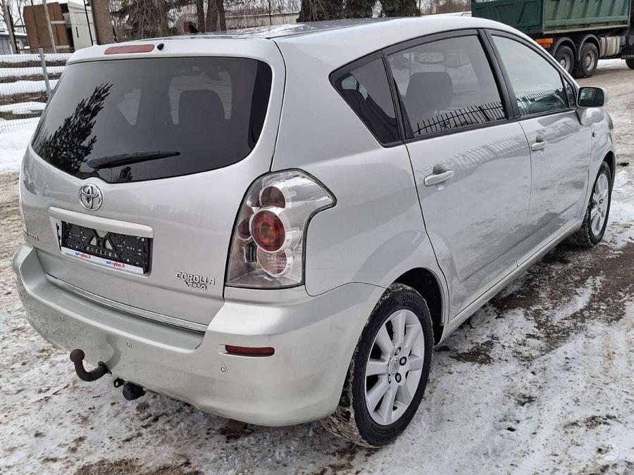 Grey Toyota Corolla Verso 2006 in Ukmerge, with an engine capacity of 1.80 L and mileage of 182 thousand km for 2950 €, photo 4 on AUTOMOTO.COM.LV