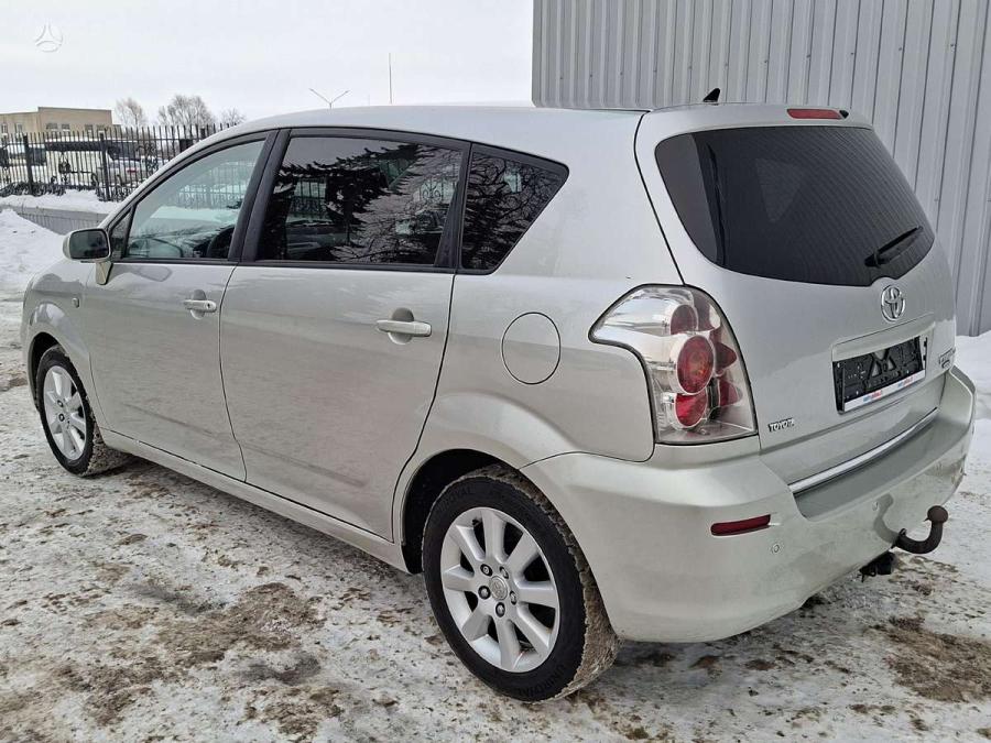 Grey Toyota Corolla Verso 2006 in Ukmerge, with an engine capacity of 1.80 L and mileage of 182 thousand km for 2950 €, photo 5 on AUTOMOTO.COM.LV