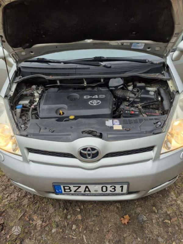 Grey Toyota Corolla Verso 2006 in Vilnius, with an engine capacity of 2.23 L and mileage of 181 thousand km for 2550 €, photo 2 on AUTOMOTO.COM.LV