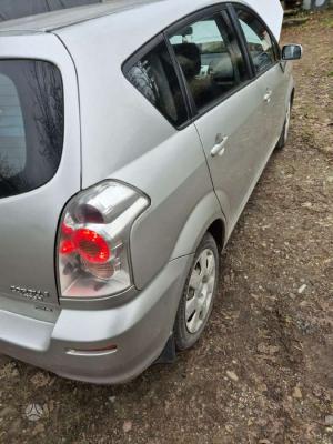 Grey Toyota Corolla Verso 2006 in Vilnius, with an engine capacity of 2.23 L and mileage of 181 thousand km for 2550 €, photo 4 on AUTOMOTO.COM.LV
