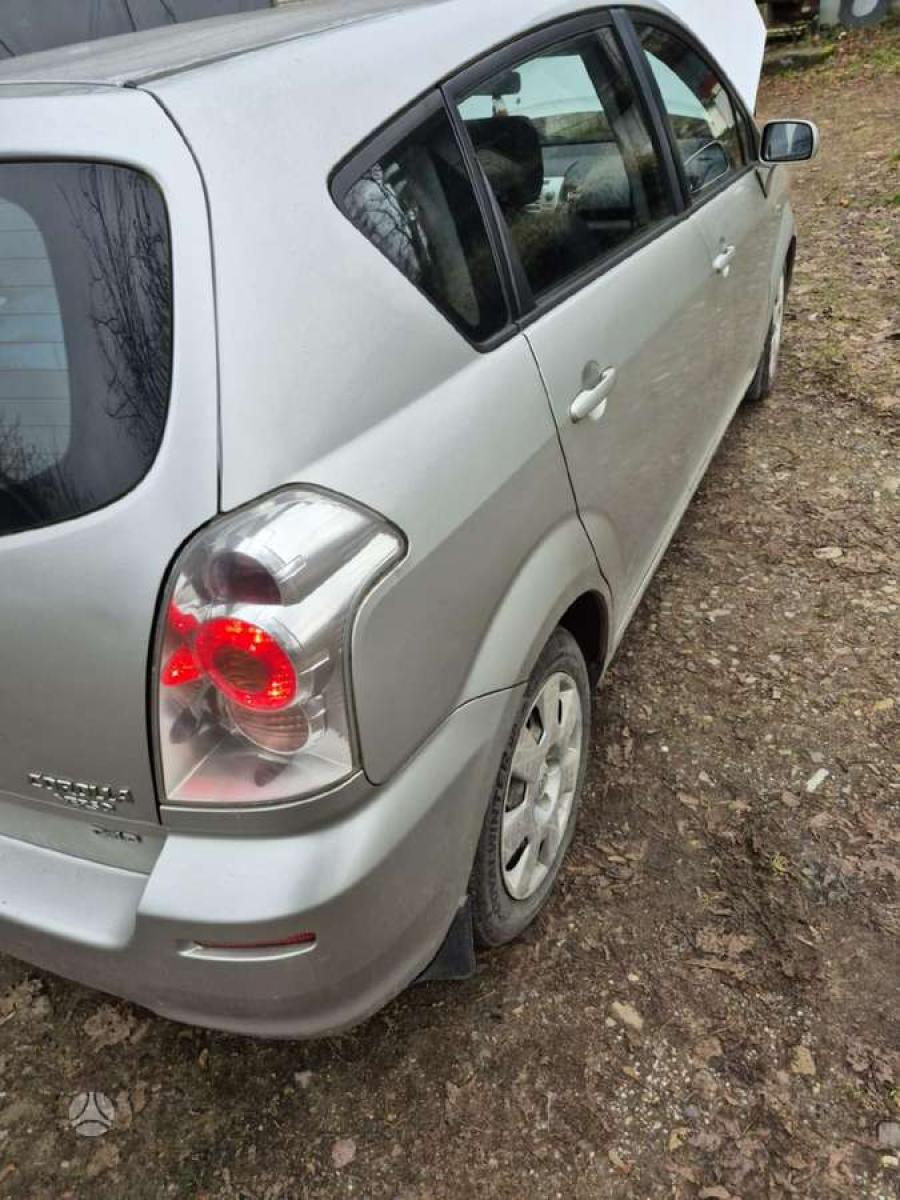 Grey Toyota Corolla Verso 2006 in Vilnius, with an engine capacity of 2.23 L and mileage of 181 thousand km for 2550 €, photo 4 on AUTOMOTO.COM.LV