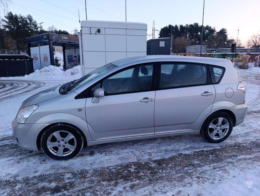 Grey Toyota Corolla Verso 2006 in Vilnius, with an engine capacity of 1.79 L and mileage of 224 thousand km for 2750 €, photo 3 on AUTOMOTO.COM.LV