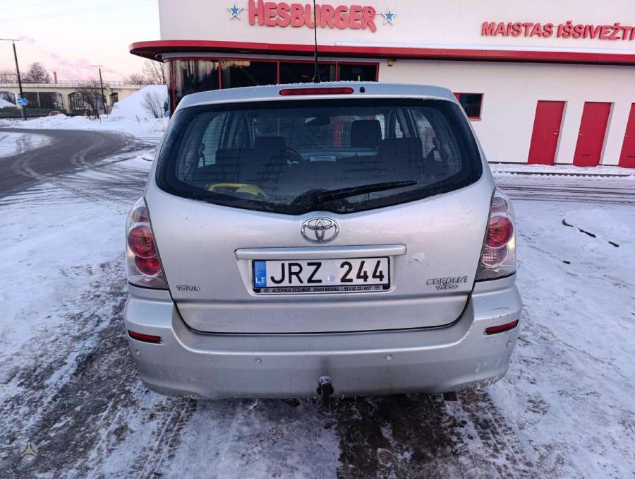 Grey Toyota Corolla Verso 2006 in Vilnius, with an engine capacity of 1.79 L and mileage of 224 thousand km for 2750 €, photo 5 on AUTOMOTO.COM.LV
