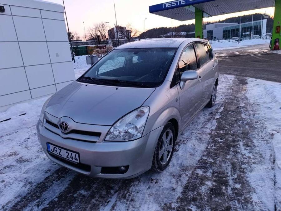 Grey Toyota Corolla Verso 2006 in Vilnius, with an engine capacity of 1.79 L and mileage of 224 thousand km for 2750 €, photo 7 on AUTOMOTO.COM.LV