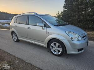 Grey Toyota Corolla Verso 2006 in Vilnius, with an engine capacity of 2.20 L and mileage of 335 thousand km for 2700 €, photo  on AUTOMOTO.COM.LV