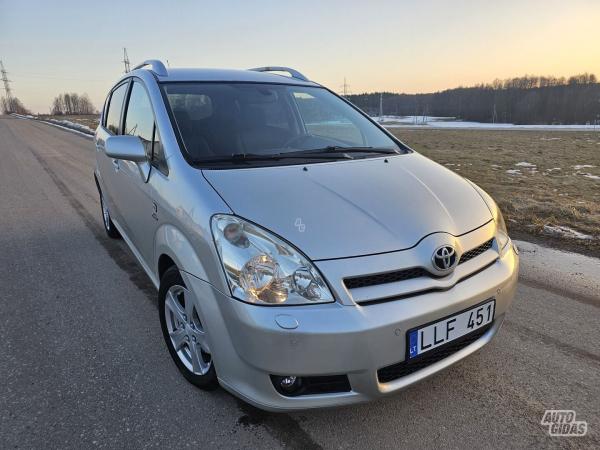 Pelēks Toyota Corolla Verso 2006 Viļņa, ar dzinēja tilpumu 2.20 L un nobraukumu 335 tūkst. km par 2700 €, foto 2 vietnē AUTOMOTO.COM.LV
