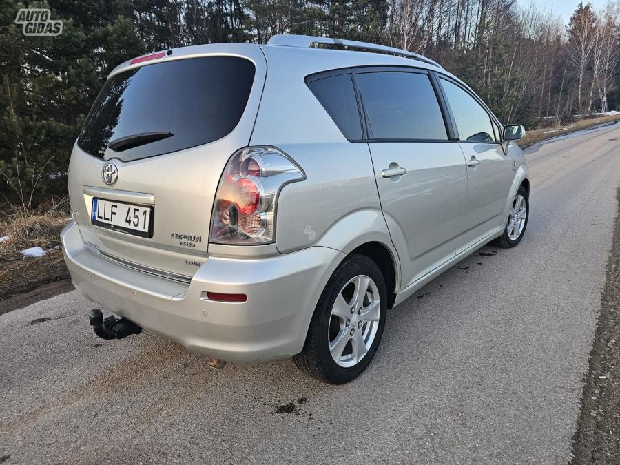 Grey Toyota Corolla Verso 2006 in Vilnius, with an engine capacity of 2.20 L and mileage of 335 thousand km for 2700 €, photo 4 on AUTOMOTO.COM.LV