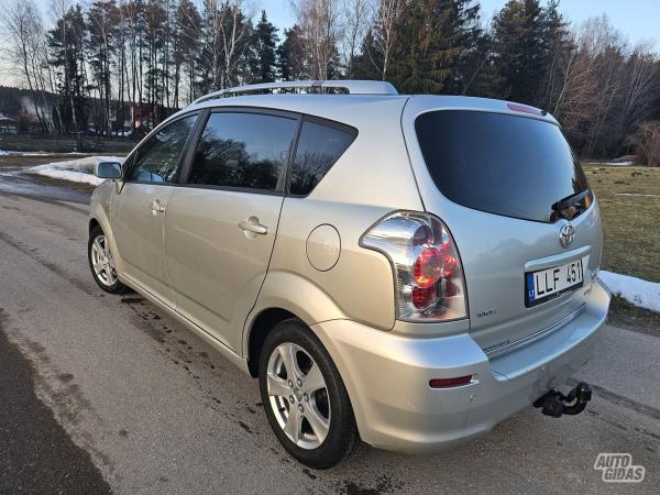 Pelēks Toyota Corolla Verso 2006 Viļņa, ar dzinēja tilpumu 2.20 L un nobraukumu 335 tūkst. km par 2700 €, foto 6 vietnē AUTOMOTO.COM.LV