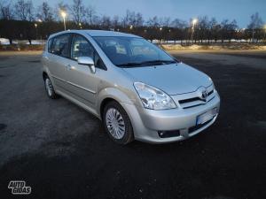 Pelēks Toyota Corolla Verso 2006 Viļņa, ar dzinēja tilpumu 2.20 L un nobraukumu 196 tūkst. km par 1400 €, foto 2 vietnē AUTOMOTO.COM.LV