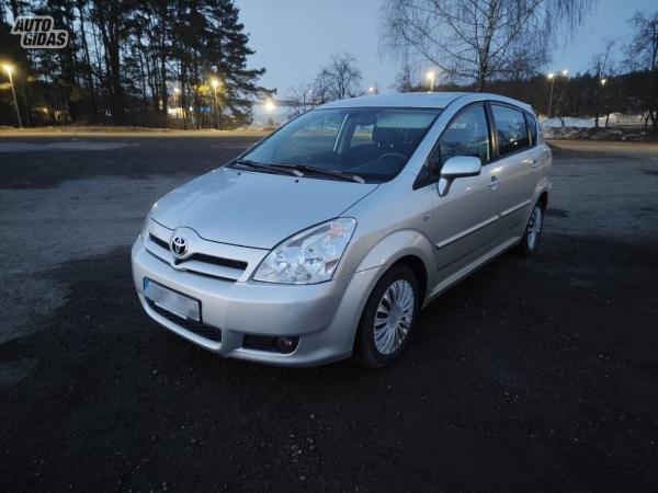 Grey Toyota Corolla Verso 2006 in Vilnius, with an engine capacity of 2.20 L and mileage of 196 thousand km for 1400 €, photo 3 on AUTOMOTO.COM.LV