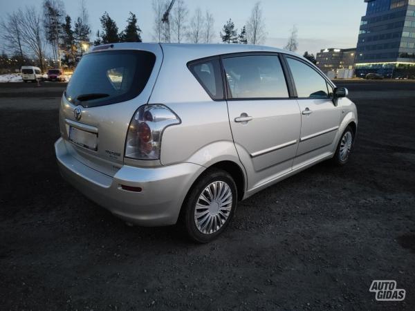 Grey Toyota Corolla Verso 2006 in Vilnius, with an engine capacity of 2.20 L and mileage of 196 thousand km for 1400 €, photo 4 on AUTOMOTO.COM.LV