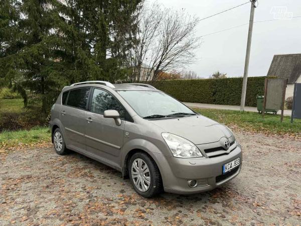 Pelēks Toyota Corolla Verso 2006 Kauņa, ar dzinēja tilpumu 2.20 L un nobraukumu 312 tūkst. km par 1500 €, foto 1 vietnē AUTOMOTO.COM.LV