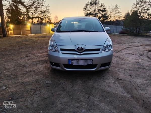 Pelēks Toyota Corolla Verso 2006 Viļņa, ar dzinēja tilpumu 2.20 L un nobraukumu 196 tūkst. km par 1500 €, foto 1 vietnē AUTOMOTO.COM.LV