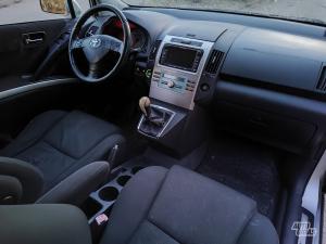 Pelēks Toyota Corolla Verso 2006 Viļņa, ar dzinēja tilpumu 2.20 L un nobraukumu 196 tūkst. km par 1500 €, foto 7 vietnē AUTOMOTO.COM.LV