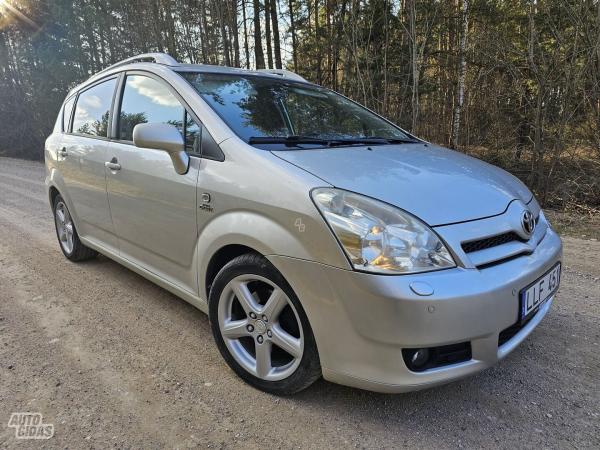 Pelēks Toyota Corolla Verso 2006 Viļņa, ar dzinēja tilpumu 2.20 L un nobraukumu 336 tūkst. km par 2000 €, foto 1 vietnē AUTOMOTO.COM.LV
