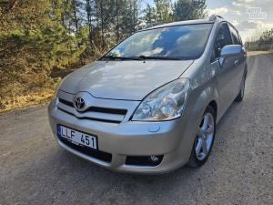 Pelēks Toyota Corolla Verso 2006 Viļņa, ar dzinēja tilpumu 2.20 L un nobraukumu 336 tūkst. km par 2000 €, foto 3 vietnē AUTOMOTO.COM.LV