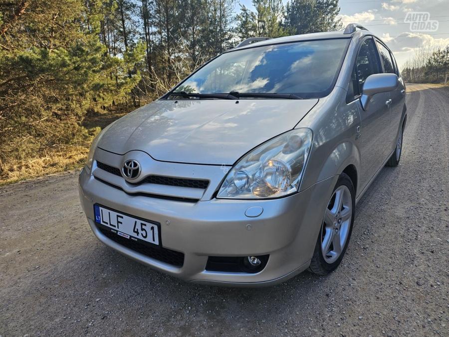 Pelēks Toyota Corolla Verso 2006 Viļņa, ar dzinēja tilpumu 2.20 L un nobraukumu 336 tūkst. km par 2000 €, foto 3 vietnē AUTOMOTO.COM.LV