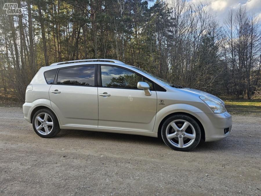 Pelēks Toyota Corolla Verso 2006 Viļņa, ar dzinēja tilpumu 2.20 L un nobraukumu 336 tūkst. km par 2000 €, foto 4 vietnē AUTOMOTO.COM.LV