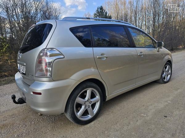 Pelēks Toyota Corolla Verso 2006 Viļņa, ar dzinēja tilpumu 2.20 L un nobraukumu 336 tūkst. km par 2000 €, foto 4 vietnē AUTOMOTO.COM.LV