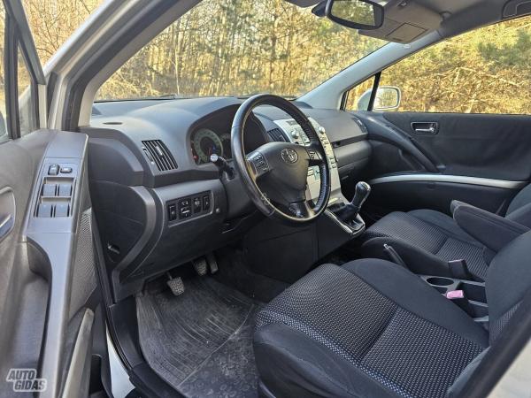 Pelēks Toyota Corolla Verso 2006 Viļņa, ar dzinēja tilpumu 2.20 L un nobraukumu 336 tūkst. km par 2000 €, foto 8 vietnē AUTOMOTO.COM.LV