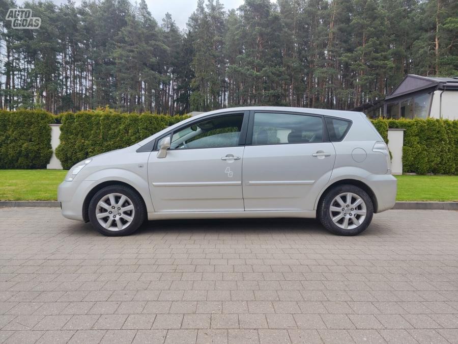 Pelēks Toyota Corolla Verso 2006 Viļņa, ar dzinēja tilpumu 2.20 L un nobraukumu 196 tūkst. km par 1800 €, foto 1 vietnē AUTOMOTO.COM.LV