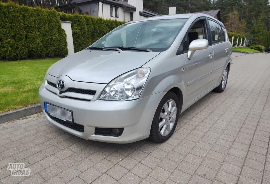 Pelēks Toyota Corolla Verso 2006 Viļņa, ar dzinēja tilpumu 2.20 L un nobraukumu 196 tūkst. km par 1800 €, foto 3 vietnē AUTOMOTO.COM.LV