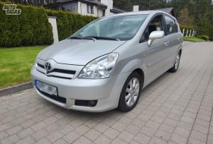 Pelēks Toyota Corolla Verso 2006 Viļņa, ar dzinēja tilpumu 2.20 L un nobraukumu 196 tūkst. km par 1700 €, foto 4 vietnē AUTOMOTO.COM.LV