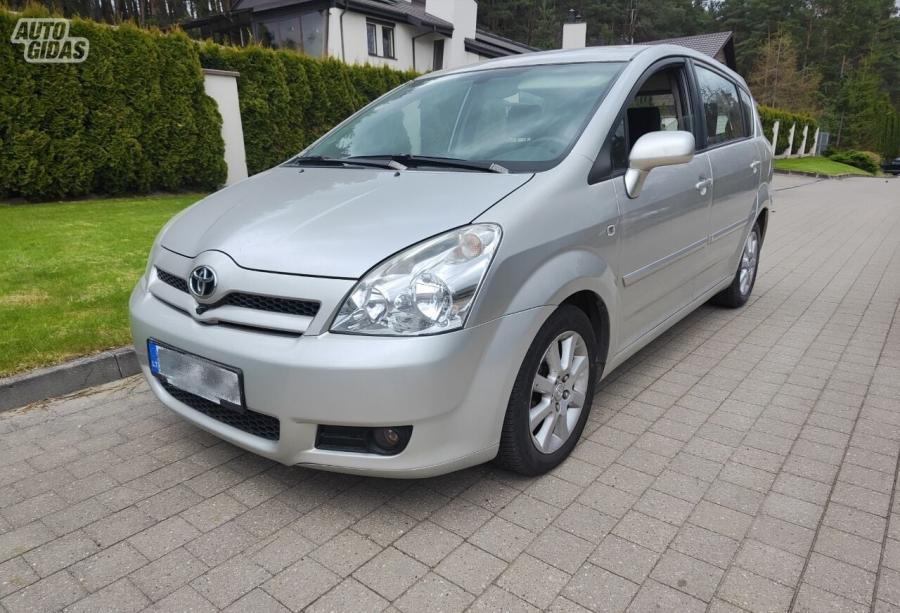 Pelēks Toyota Corolla Verso 2006 Viļņa, ar dzinēja tilpumu 2.20 L un nobraukumu 196 tūkst. km par 1700 €, foto 4 vietnē AUTOMOTO.COM.LV