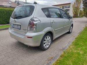 Pelēks Toyota Corolla Verso 2006 Viļņa, ar dzinēja tilpumu 2.20 L un nobraukumu 196 tūkst. km par 1700 €, foto 7 vietnē AUTOMOTO.COM.LV
