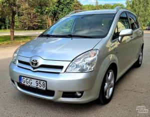 Grey Toyota Corolla Verso 2006 in Radviliskis, with an engine capacity of 2.20 L and mileage of 284 thousand km for 2450 €, photo  on AUTOMOTO.COM.LV