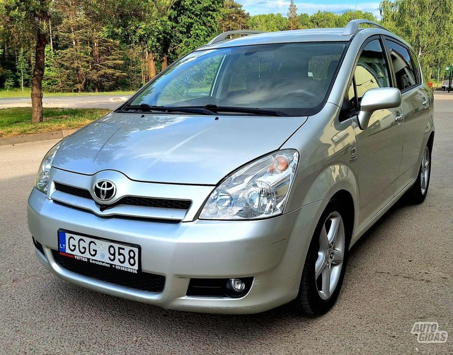 Grey Toyota Corolla Verso 2006 in Radviliskis, with an engine capacity of 2.20 L and mileage of 284 thousand km for 2450 €, photo 1 on AUTOMOTO.COM.LV