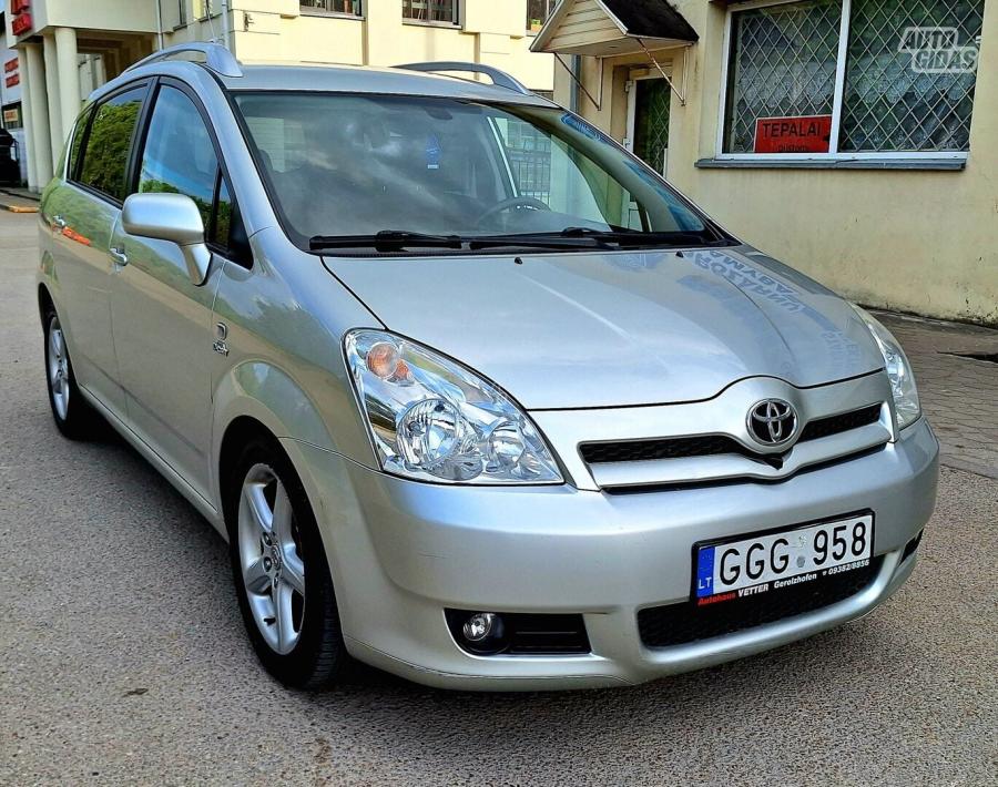 Grey Toyota Corolla Verso 2006 in Radviliskis, with an engine capacity of 2.20 L and mileage of 284 thousand km for 2450 €, photo 3 on AUTOMOTO.COM.LV