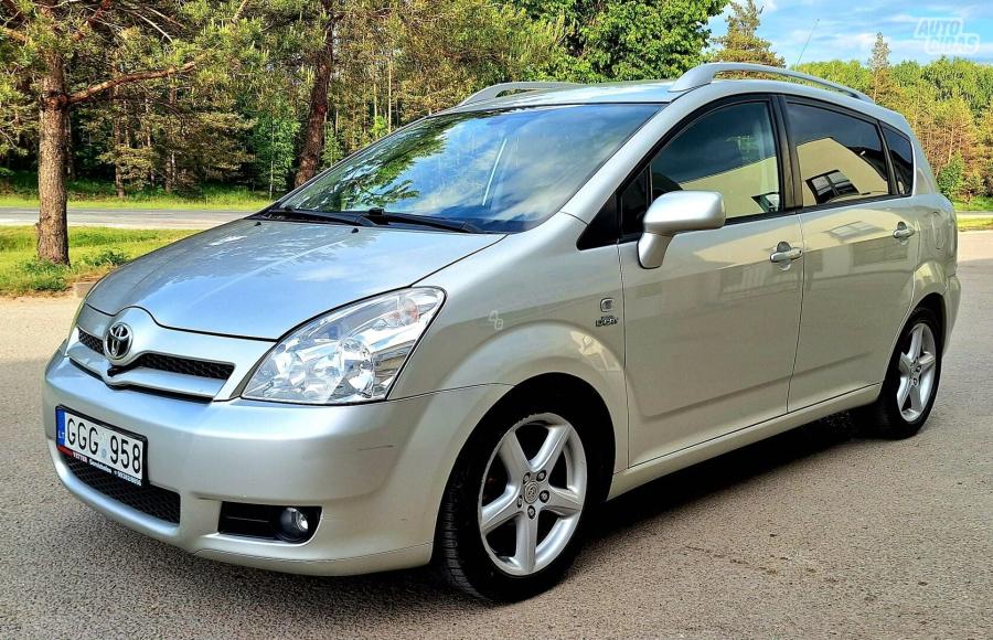 Grey Toyota Corolla Verso 2006 in Radviliskis, with an engine capacity of 2.20 L and mileage of 284 thousand km for 2450 €, photo 4 on AUTOMOTO.COM.LV