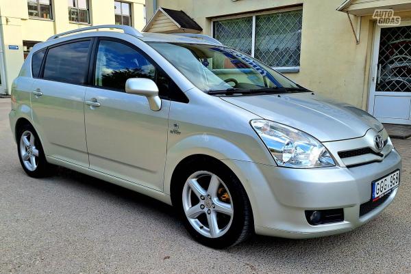 Grey Toyota Corolla Verso 2006 in Radviliskis, with an engine capacity of 2.20 L and mileage of 284 thousand km for 2450 €, photo 4 on AUTOMOTO.COM.LV