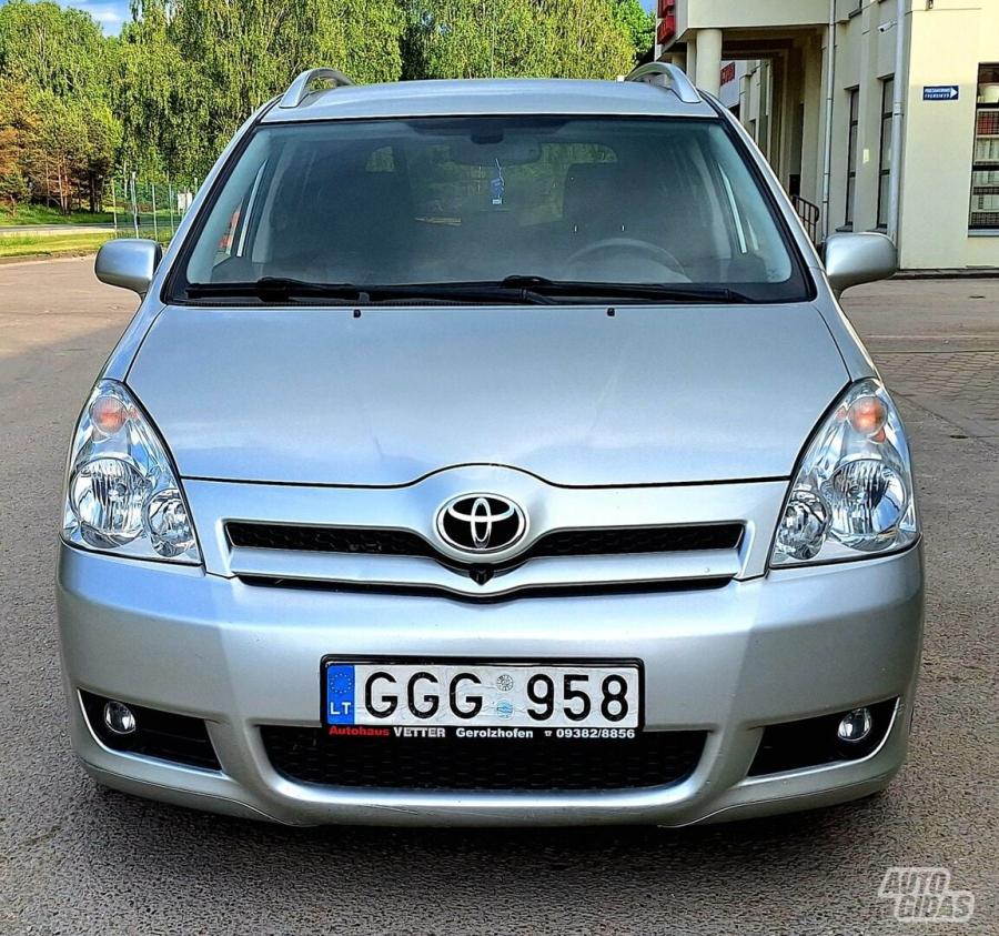 Grey Toyota Corolla Verso 2006 in Radviliskis, with an engine capacity of 2.20 L and mileage of 284 thousand km for 2450 €, photo 6 on AUTOMOTO.COM.LV