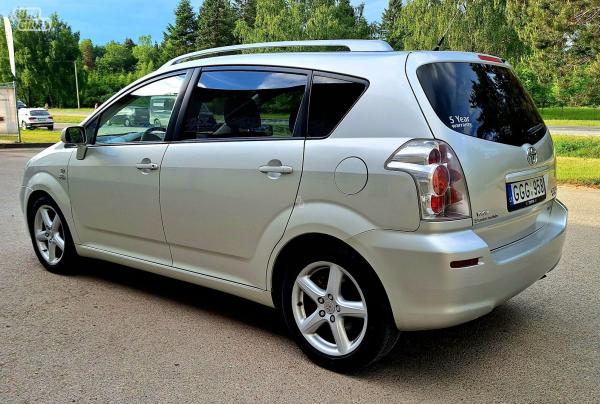 Grey Toyota Corolla Verso 2006 in Radviliskis, with an engine capacity of 2.20 L and mileage of 284 thousand km for 2450 €, photo 7 on AUTOMOTO.COM.LV