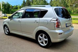 Grey Toyota Corolla Verso 2006 in Radviliskis, with an engine capacity of 2.20 L and mileage of 284 thousand km for 2450 €, photo 8 on AUTOMOTO.COM.LV