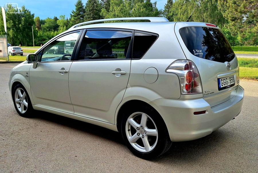 Grey Toyota Corolla Verso 2006 in Radviliskis, with an engine capacity of 2.20 L and mileage of 284 thousand km for 2450 €, photo 8 on AUTOMOTO.COM.LV