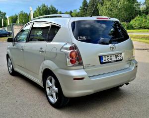Grey Toyota Corolla Verso 2006 in Radviliskis, with an engine capacity of 2.20 L and mileage of 284 thousand km for 2450 €, photo 10 on AUTOMOTO.COM.LV