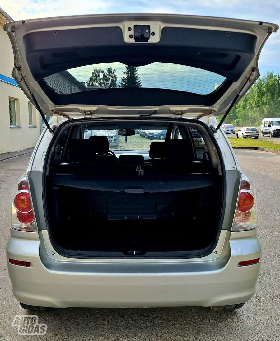 Grey Toyota Corolla Verso 2006 in Radviliskis, with an engine capacity of 2.20 L and mileage of 284 thousand km for 2450 €, photo 12 on AUTOMOTO.COM.LV