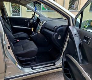 Grey Toyota Corolla Verso 2006 in Radviliskis, with an engine capacity of 2.20 L and mileage of 284 thousand km for 2450 €, photo 16 on AUTOMOTO.COM.LV