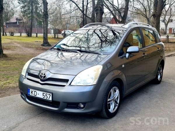 Pelēks Toyota Corolla Verso 2006 Rīga, ar dzinēja tilpumu 2.20 L un nobraukumu 354 tūkst. km par 1500 €, foto 1 vietnē AUTOMOTO.COM.LV