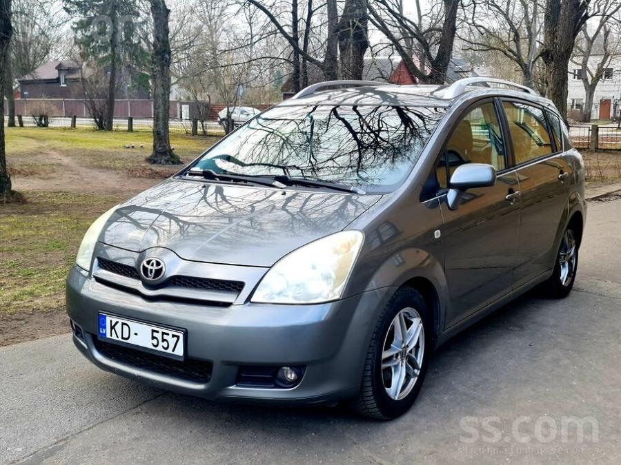 Pelēks Toyota Corolla Verso 2006 Rīga, ar dzinēja tilpumu 2.20 L un nobraukumu 354 tūkst. km par 1500 €, foto 1 vietnē AUTOMOTO.COM.LV