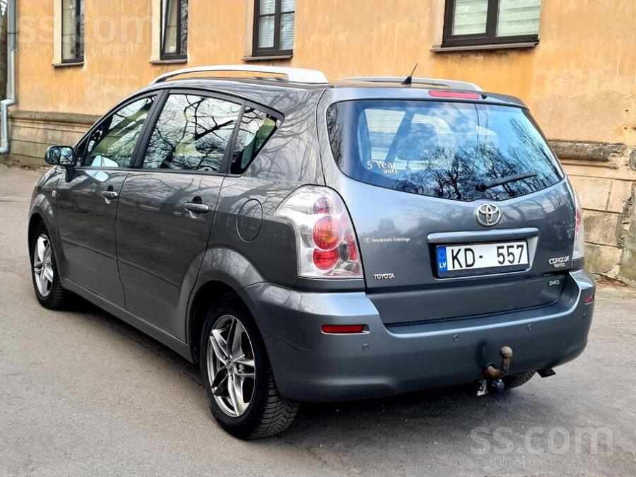 Pelēks Toyota Corolla Verso 2006 Rīga, ar dzinēja tilpumu 2.20 L un nobraukumu 354 tūkst. km par 1500 €, foto 3 vietnē AUTOMOTO.COM.LV