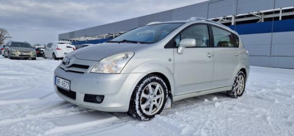 Pelēks Toyota Corolla Verso 2006 Rīga, ar dzinēja tilpumu 2.20 L un nobraukumu 262 tūkst. km par 3299 €, foto 2 vietnē AUTOMOTO.COM.LV