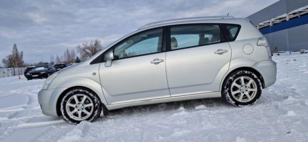 Pelēks Toyota Corolla Verso 2006 Rīga, ar dzinēja tilpumu 2.20 L un nobraukumu 262 tūkst. km par 3299 €, foto 3 vietnē AUTOMOTO.COM.LV